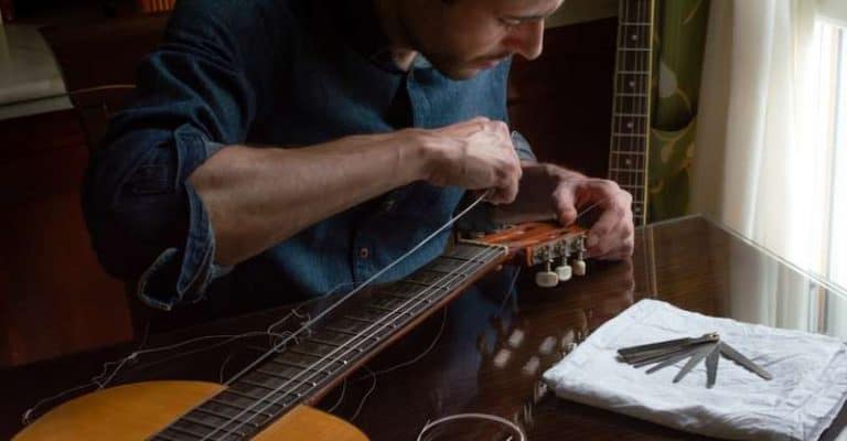 How To Change Guitar Strings In 10 Easy Steps - Guitar Aficionado