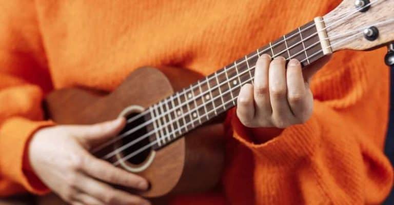 Where Should You Place Your Fingers on a Guitar? Proper Finger ...