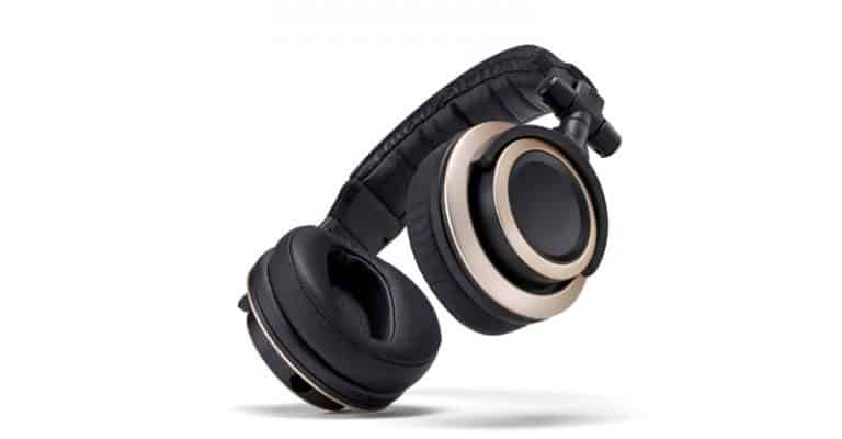 11 Best Headphones For Your Guitar Amp 2026 - Guitar Aficionado