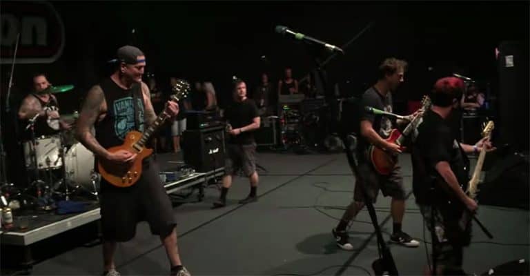 27 Best Punk Bands Of The 2000s - Guitar Aficionado