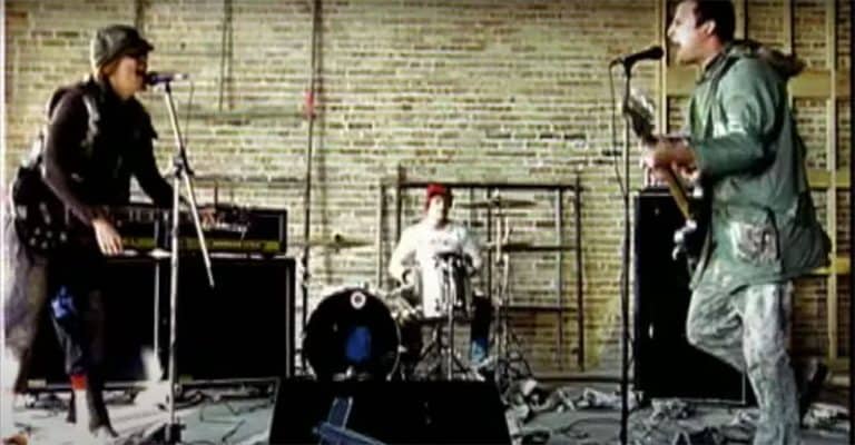 27 Best Punk Bands Of The 2000s - Guitar Aficionado