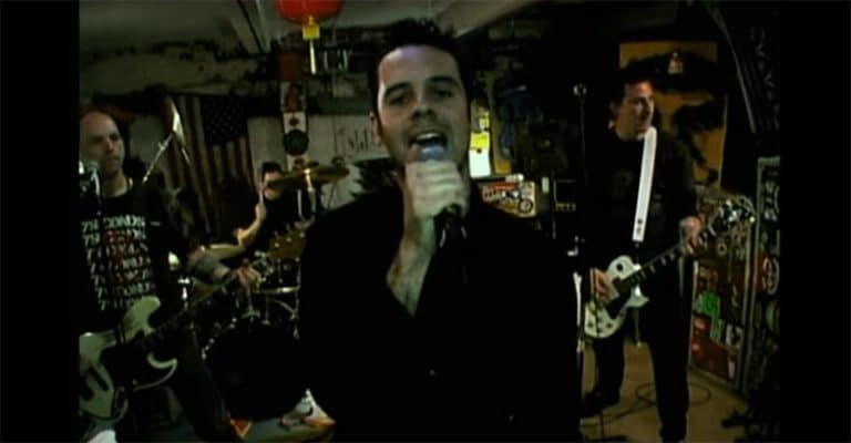 27 Best Punk Bands Of The 2000s - Guitar Aficionado